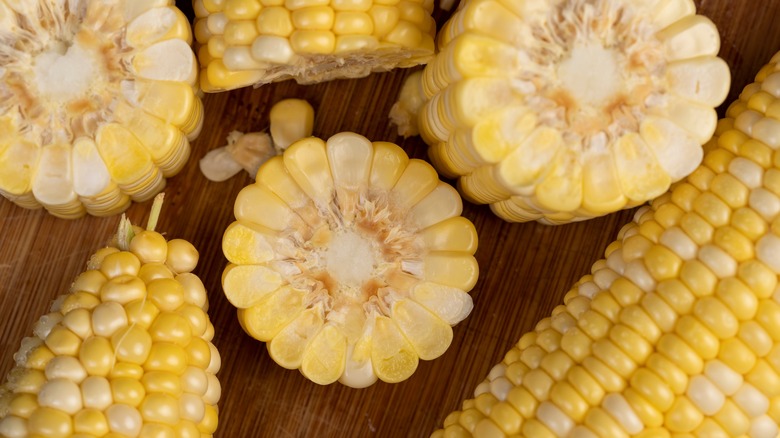 How To Remove Corn From The Cob Without Cutting Through The Kernels