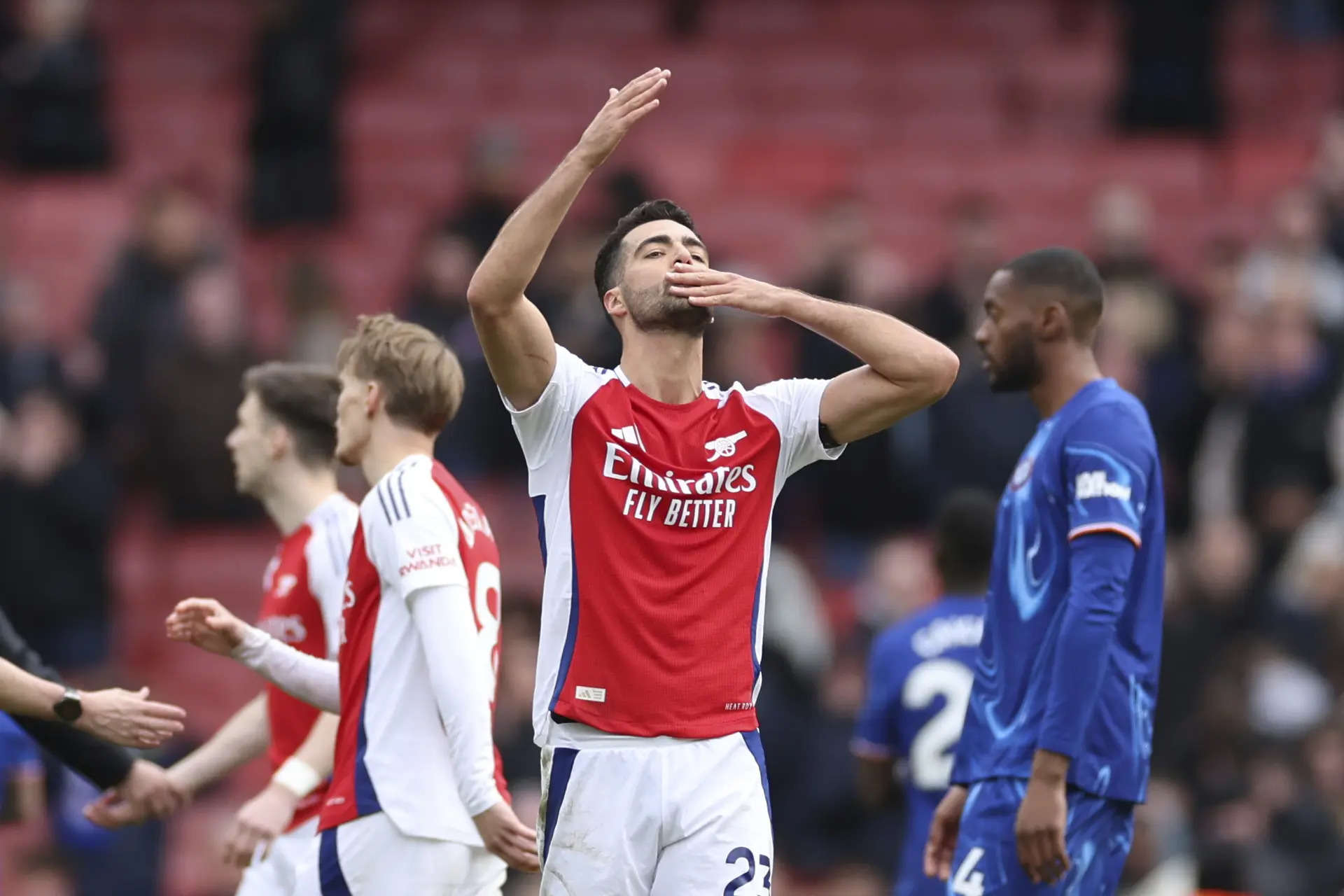 Premier League: Arsenal edge Chelsea to close the gap on leaders ...