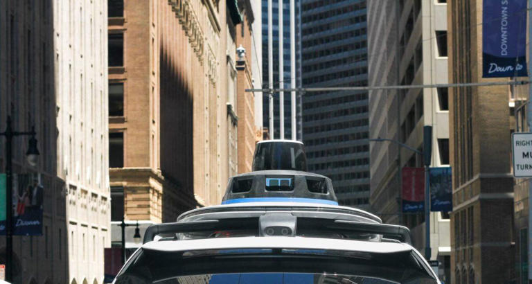 San Francisco : les robots-taxi accumulent les PV et perturbent la ...
