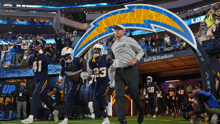 Latest Chargers Signing Already Recruiting Ex-Teammate Back to L.A.
