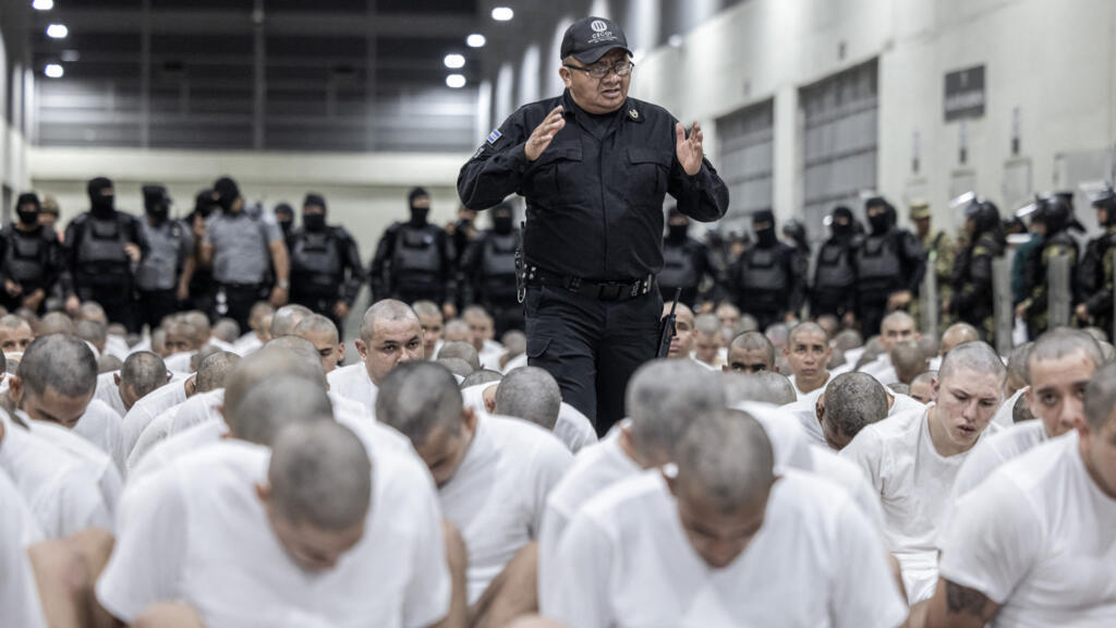 Plus de 200 membres du gang vénézuélien Tren de Aragua expulsés des ...