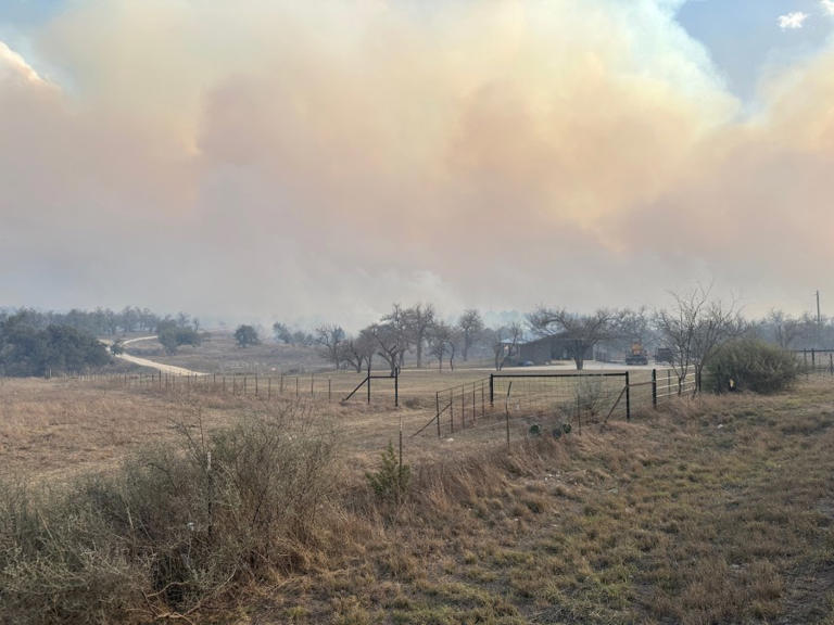 Firefighter injured in 9,700+ acre wildfire near Fredericksburg; fire ...