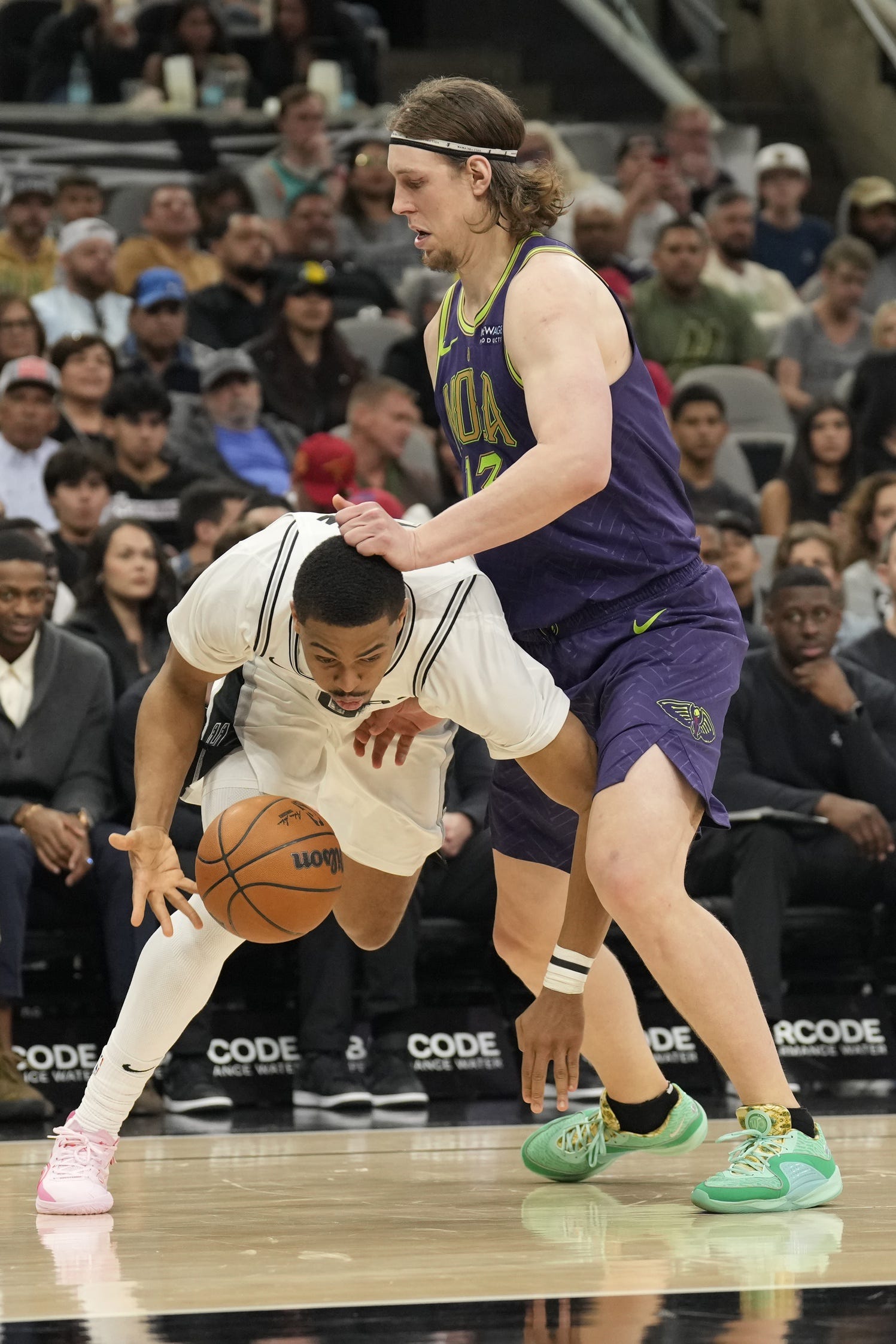 LOOK: Cade Cunningham not happy with ref Brian Forte and other pictures ...