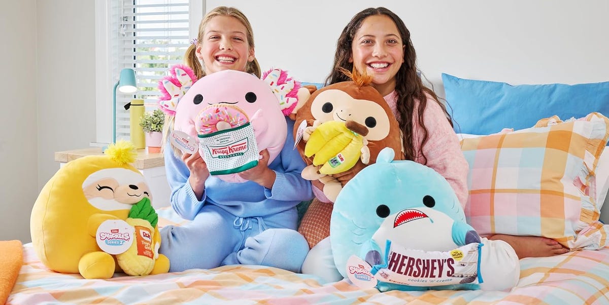 If You Love Squishmallows, You'll Be Obsessed With Treat-Holding Snackles 🧸🍫