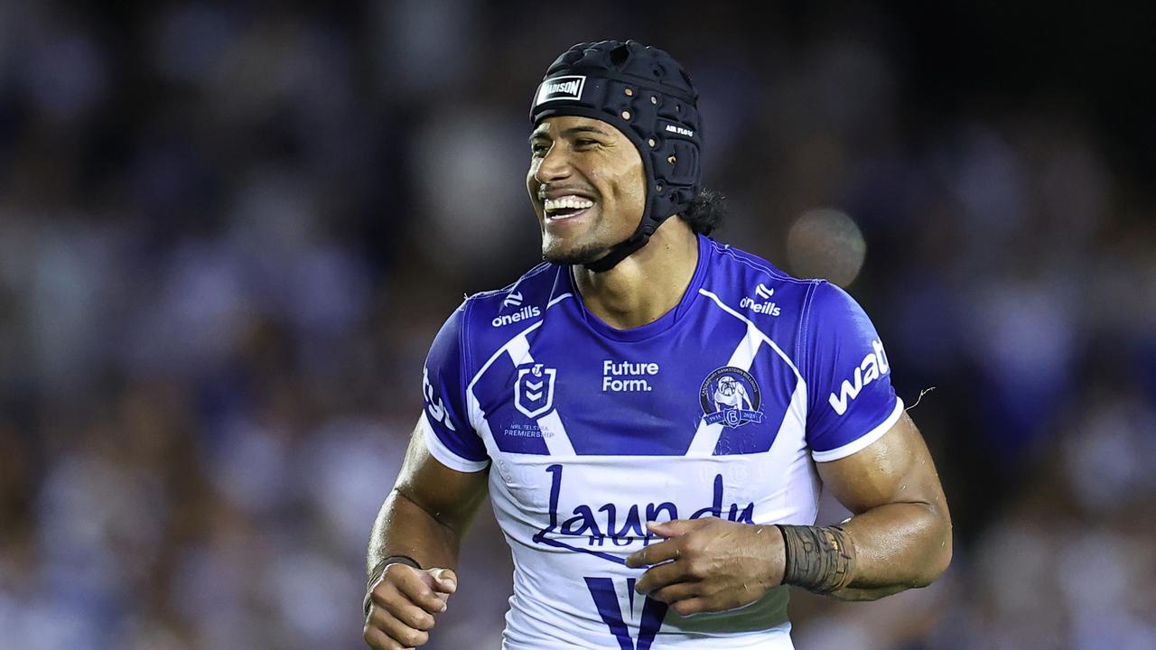 Surprise contender to replace injured half