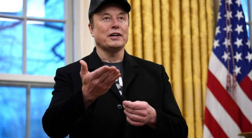 Charlie Munger Called Elon Musk a 'Certified Genius' Who Exaggerates ... Charlie Munger Called Elon Musk a 'Certified Genius' Who Exaggerates ...
