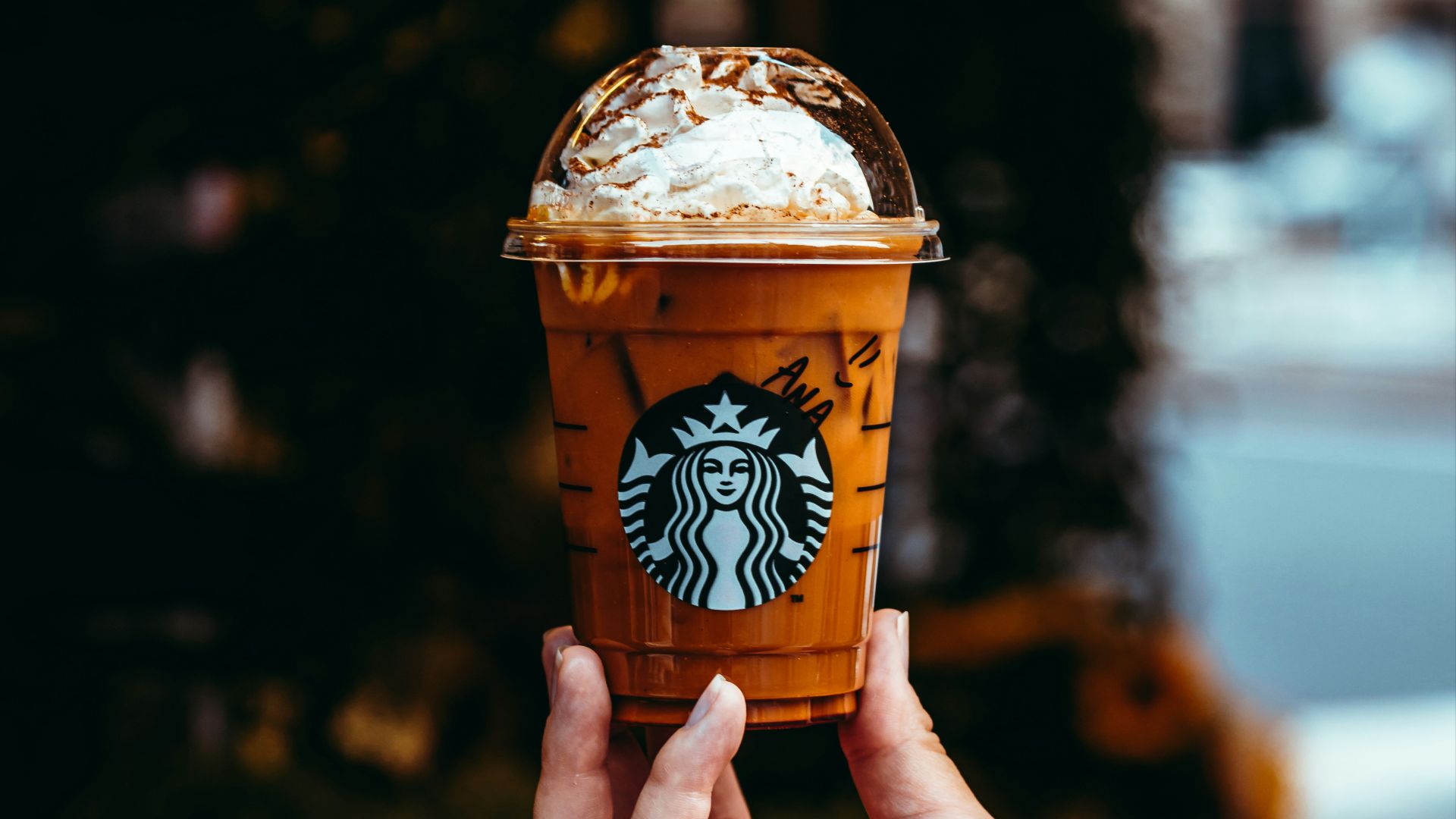 Les 10 éléments de Starbucks les plus caloriques et 10 qui sont faibles ...