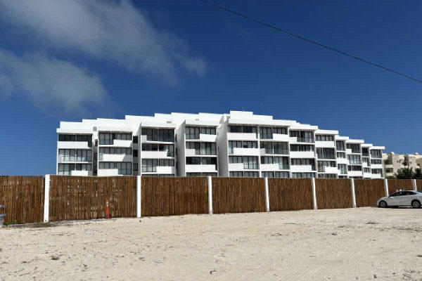 Grandes construcciones y cierre ilegal de playas: inmobiliarias amenazan la vida en Telchac ...