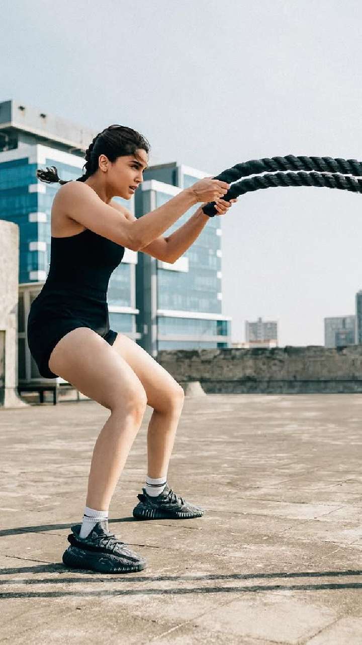Sharvari Wagh’s Battle Rope Exercise For Core Muscle Strengthening