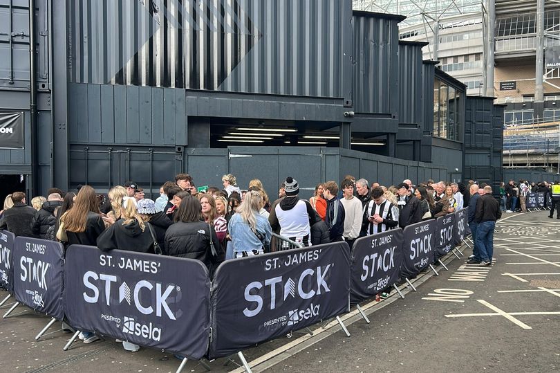 Stack St James' packed with Newcastle United fans for cup final - but ...