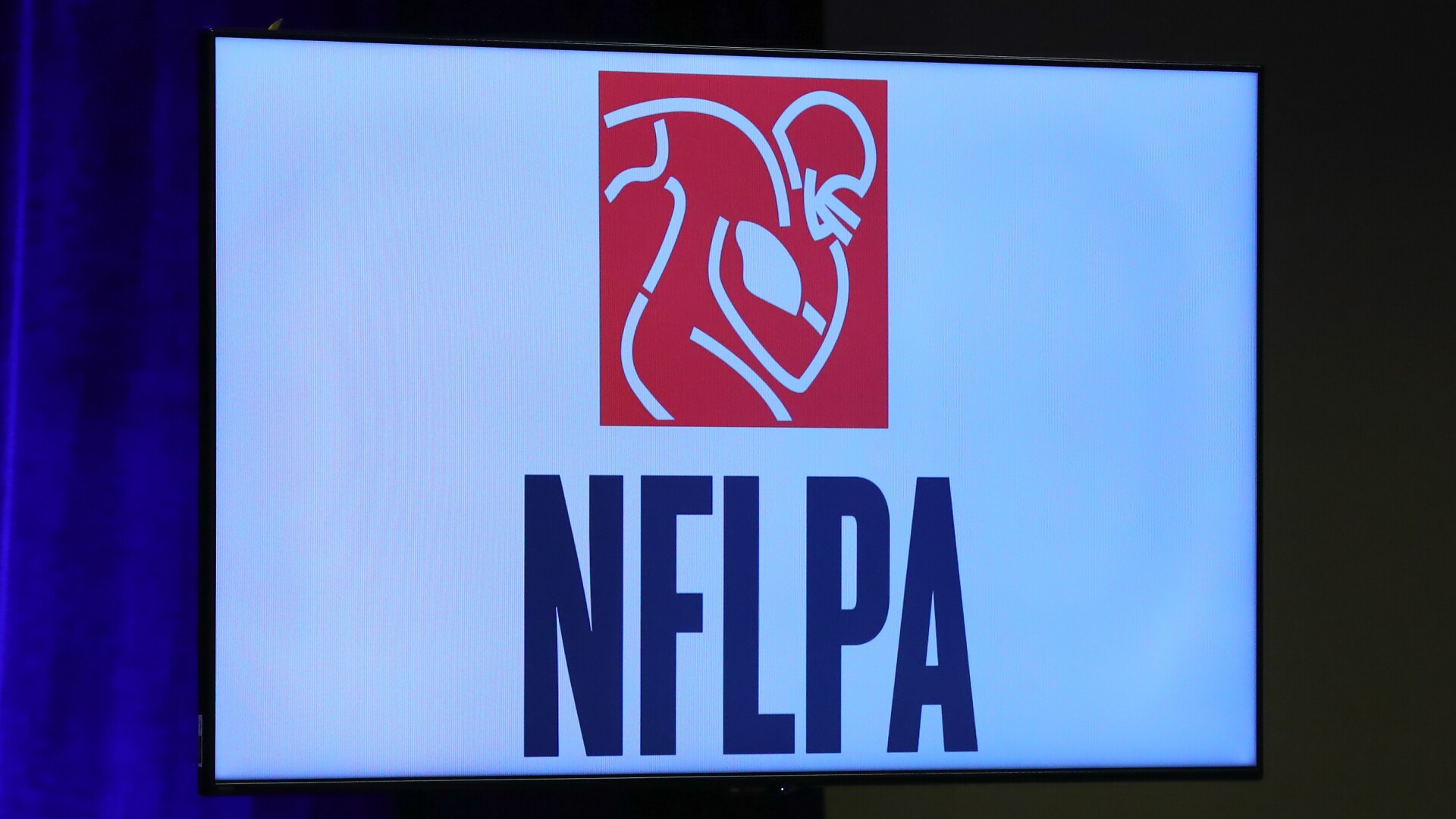 NFLPA executive committee strongly preferred David White to Lloyd Howell