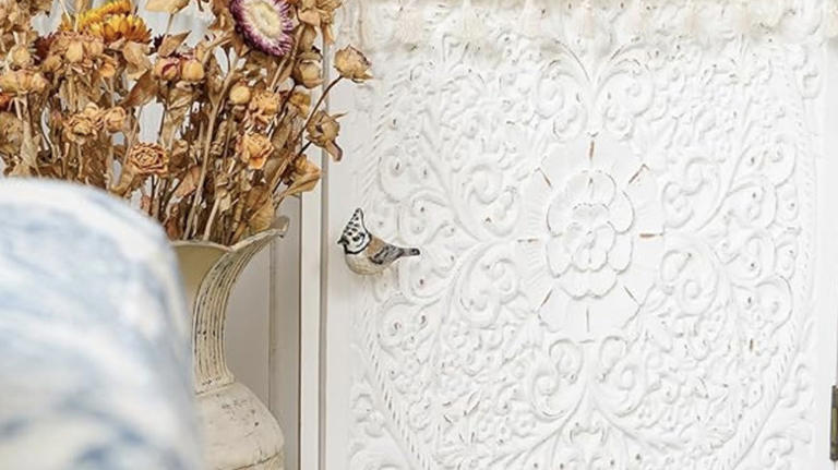 14 Quirky Closet Door Handle Ideas To Bring Life Into Your Room