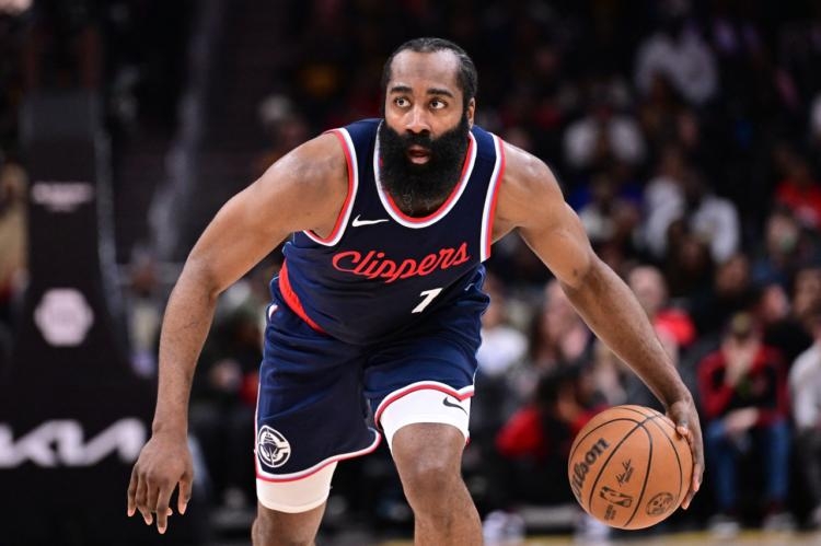 NBA. James Harden a customisé sa Maserati... aux couleurs de ses chaussures