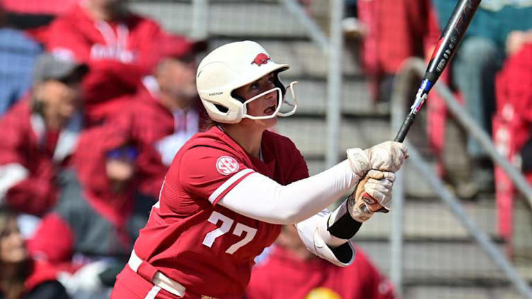 No. 1 Oklahoma Flexes Muscle in Series Finale, Sweeps Razorbacks
