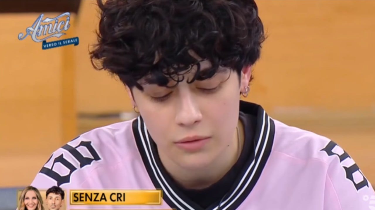 Amici 24, SenzaCri commuove i compagni con la sua lettera: "Oggi non mi nascondo più. sono ...