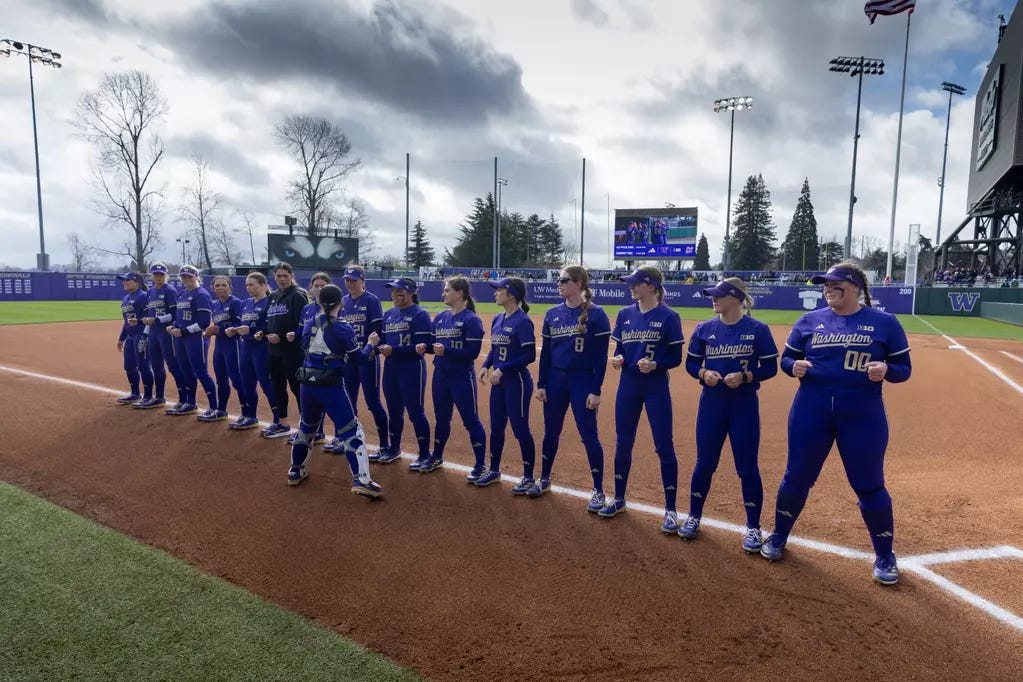 Washington softball falls 5-2 to No. 8 Oregon to open doubleheader