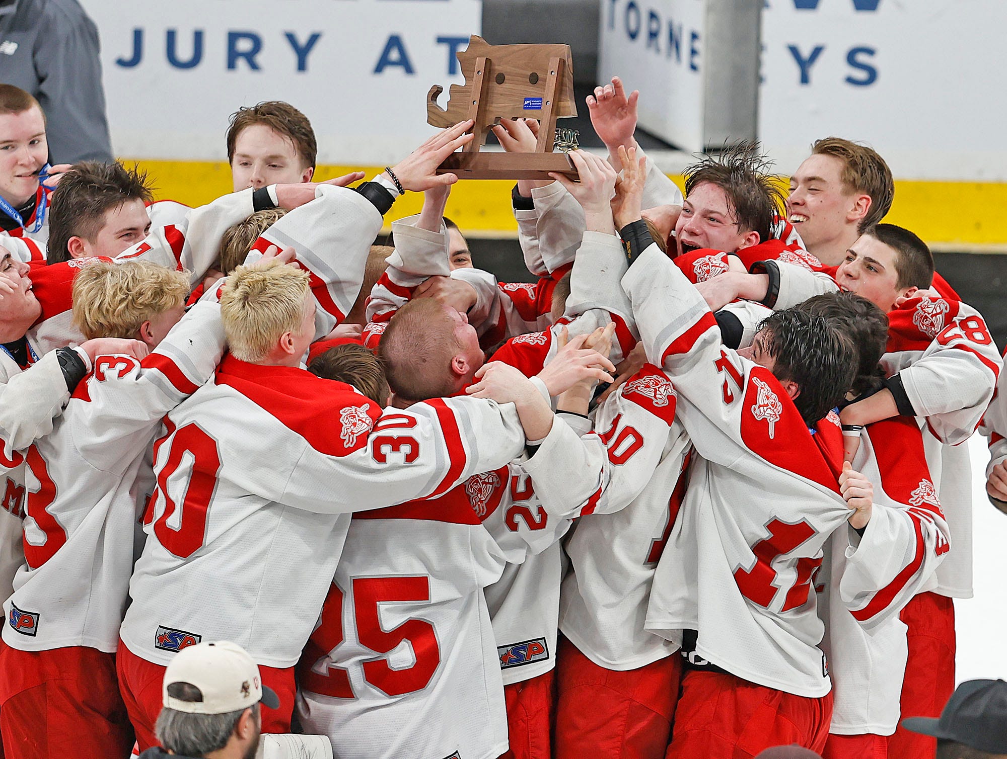 'Back on the map': Catholic Memorial hockey wins D1 crown, ending 15 ...