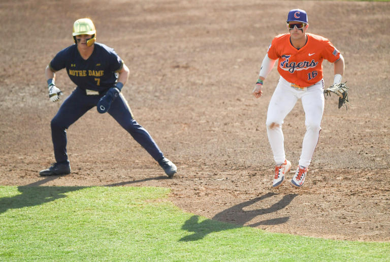 Notre Dame baseball salvages weekend with a Sunday road victory over No ...