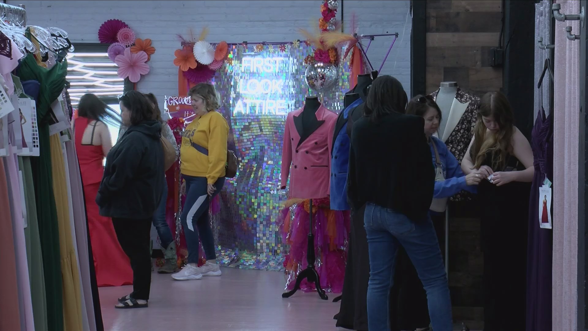 Last Day of Junior League's Prom Pop-Up Shop