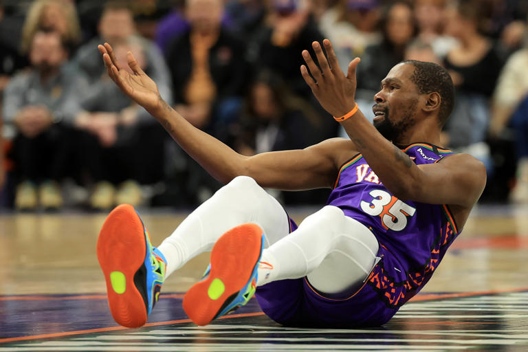 The Suns' underwhelming season continues in loss to Lakers