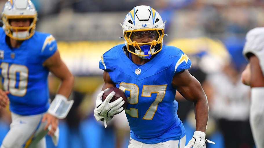 Chargers fan favorite free agent predicted to land with heated rival