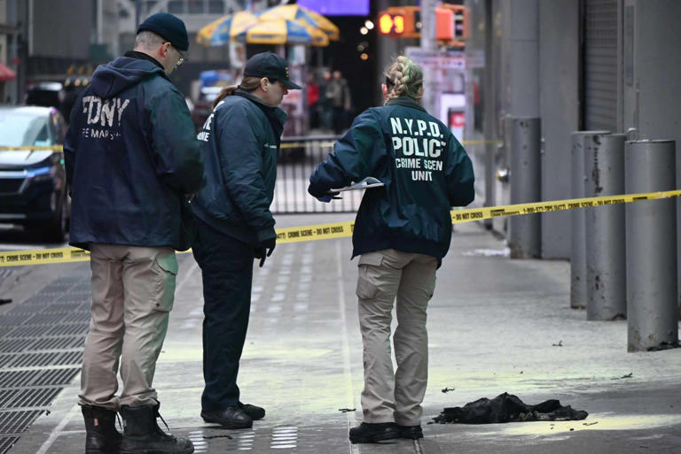 Man Set on Fire in New York City's Times Square, as 'Unidentified ...
