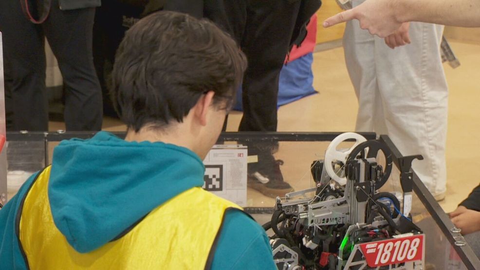 PICTURES: Oregon robotics teams vie for spot in world championship