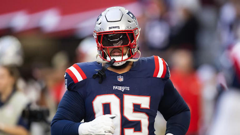 Steelers Sign Former Patriots DT