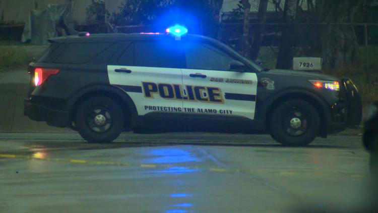 SAPD: Robbery suspect dead after fleeing scene, crashing his car SAPD: Robbery suspect dead after fleeing scene, crashing his car