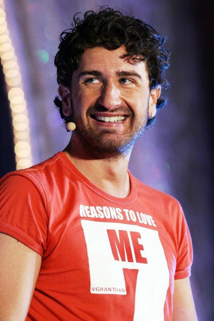 Alessandro Siani, chi è l'attore napoletano: la (misteriosa) moglie, i ...