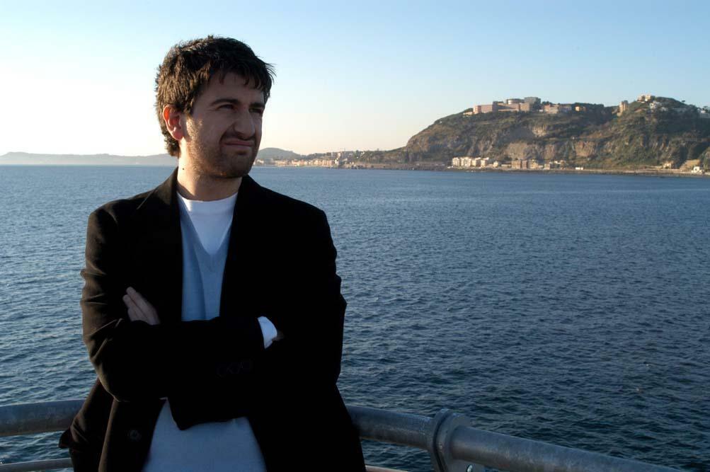 Alessandro Siani, chi è l'attore napoletano: la (misteriosa) moglie, i ...