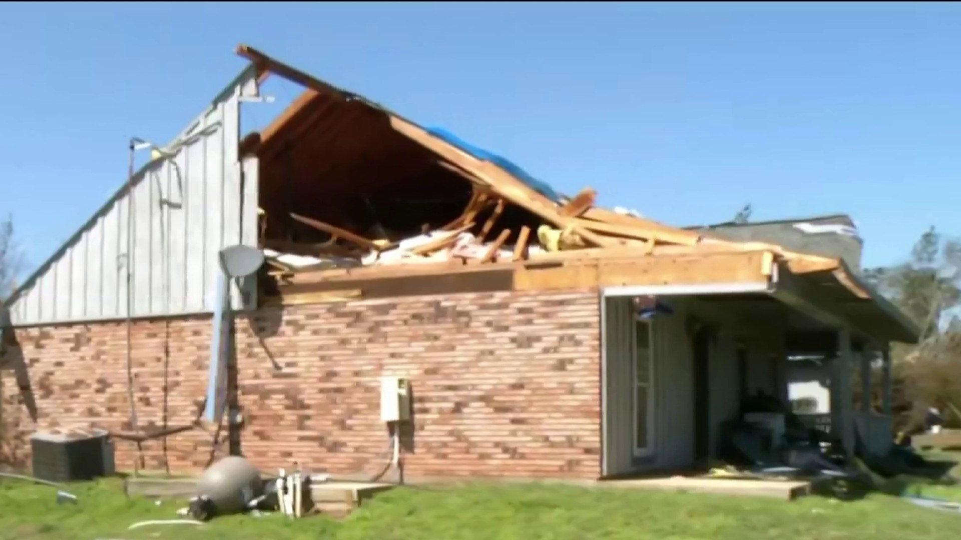 Multiple deaths reported in Mississippi after storms flatten trees and ... Multiple deaths reported in Mississippi after storms flatten trees and ...