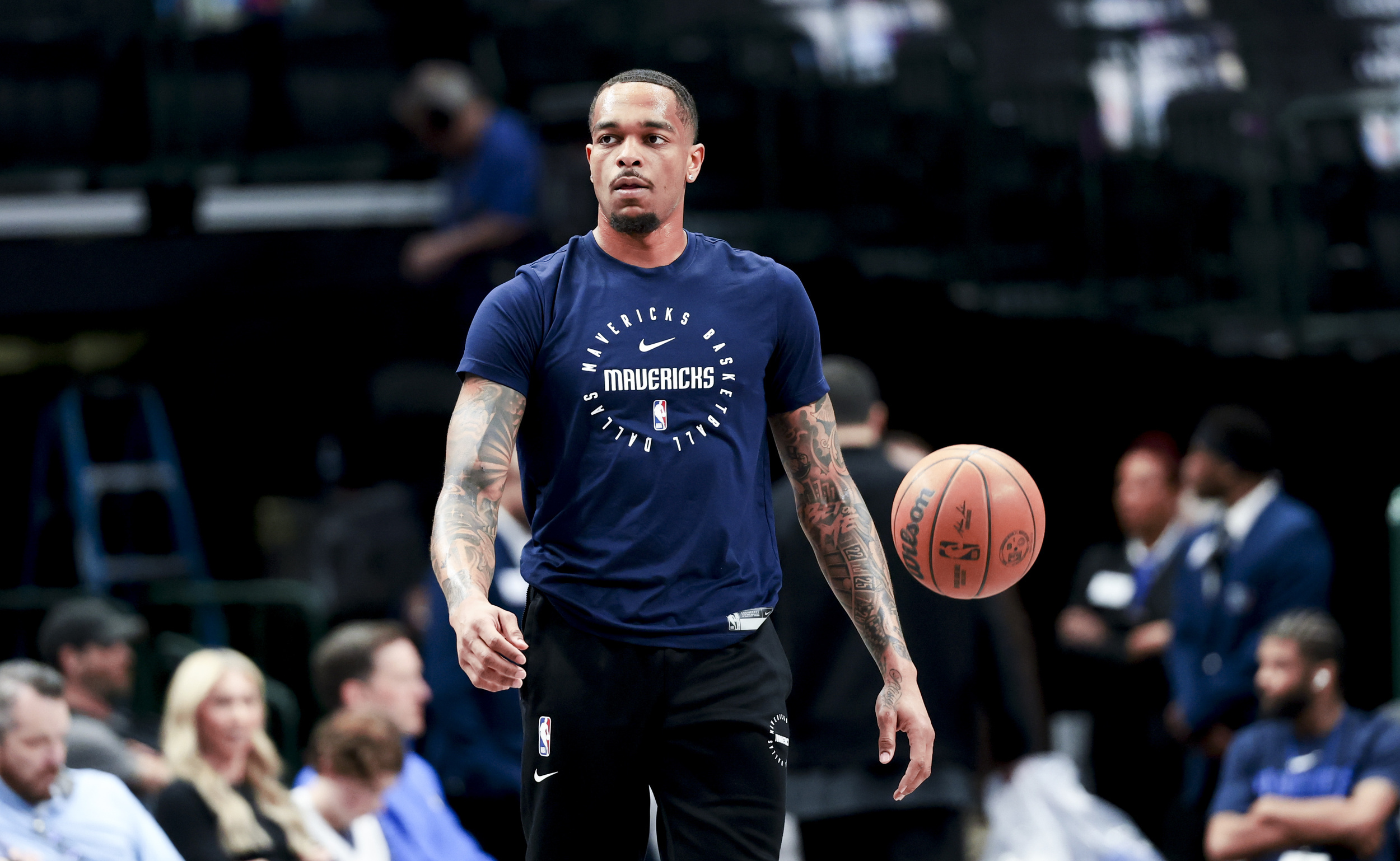 Mavericks player sends a message to team's protesting fans