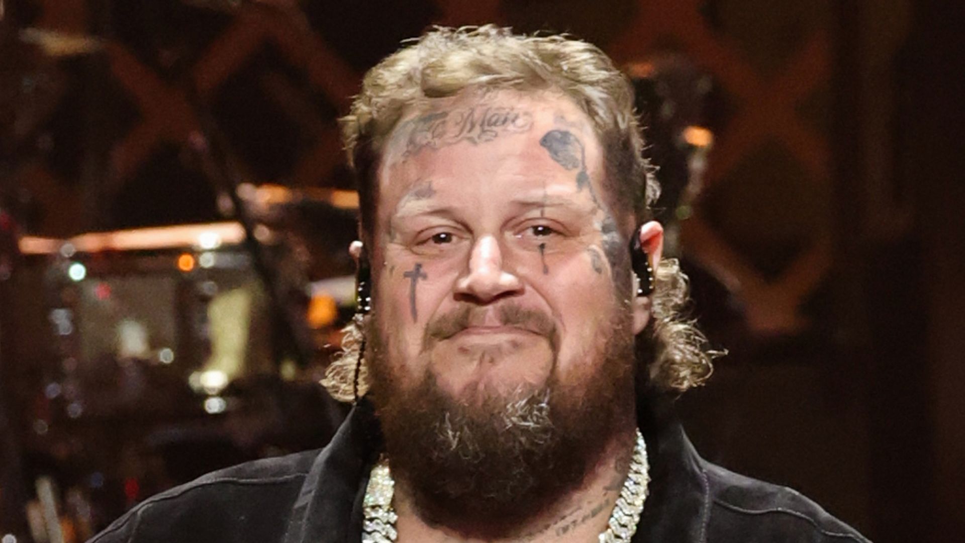 Jelly Roll takes fans through fitness journey on the road after 140lbs ...