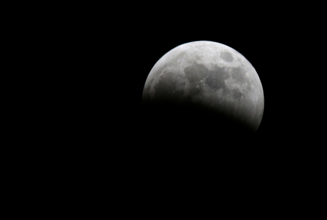 Amazing photos show Thursday's total lunar eclipse across US