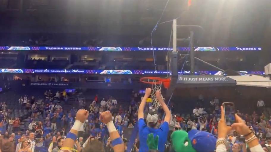 Florida's 7' 9" Center Didn't Need a Ladder to Cut Down Net at SEC ...