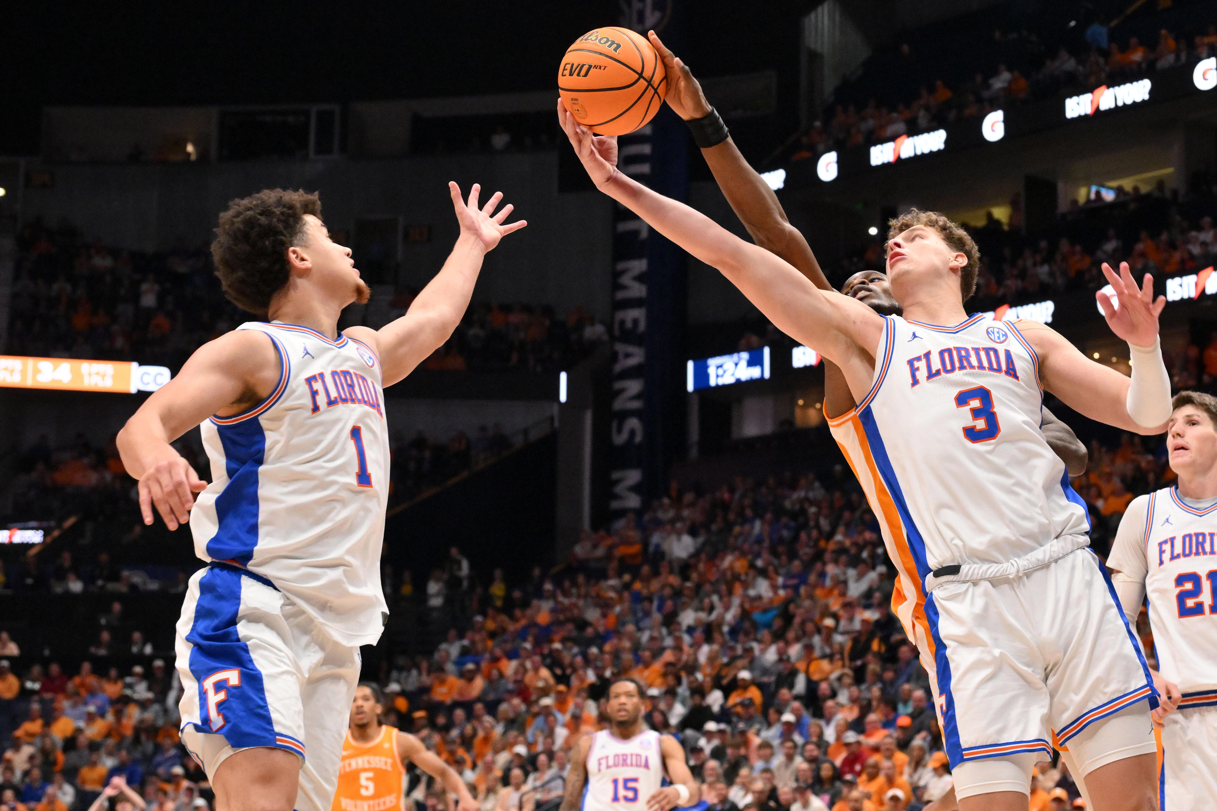 Florida basketball moves up to No. 3 in USA Today poll