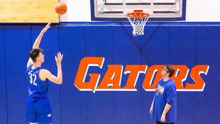 Florida's 7-foot-9 freshman doesn't need a ladder to cut down nets ...