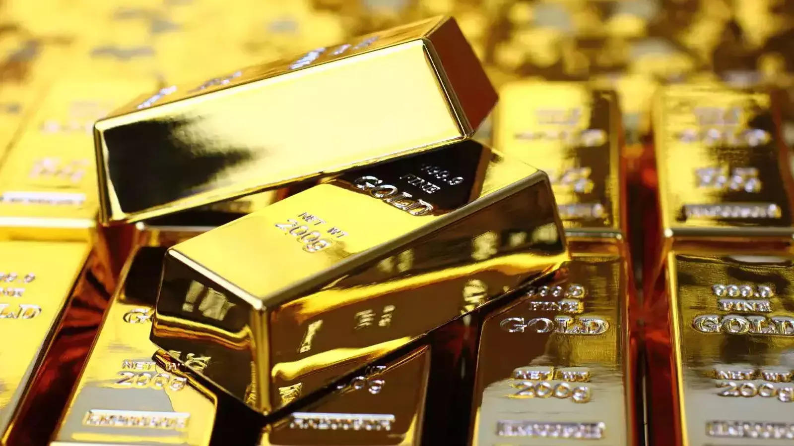 Gold edges higher as geopolitical and economic concerns linger