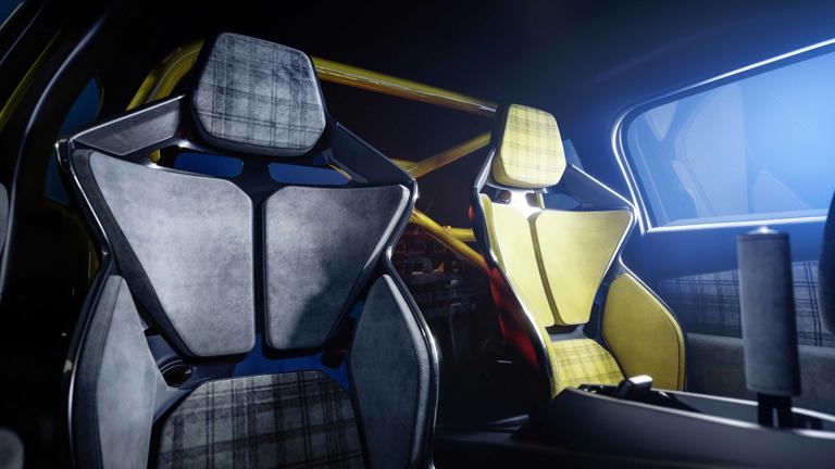 Official: the new R5 Turbo gets 536bhp, a massive 3,540lb ft, and a ...