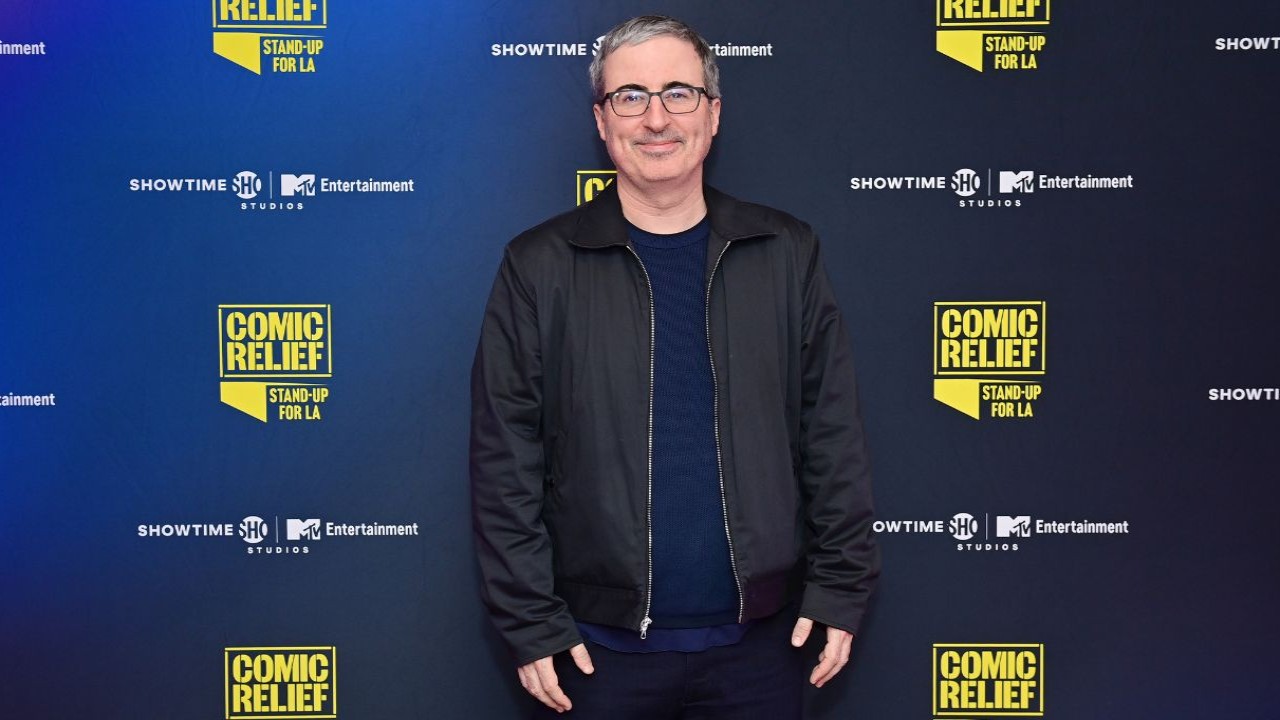 John Oliver Takes a Dig At Mel Gibson Amid the Braveheart Actor’s Gun ...