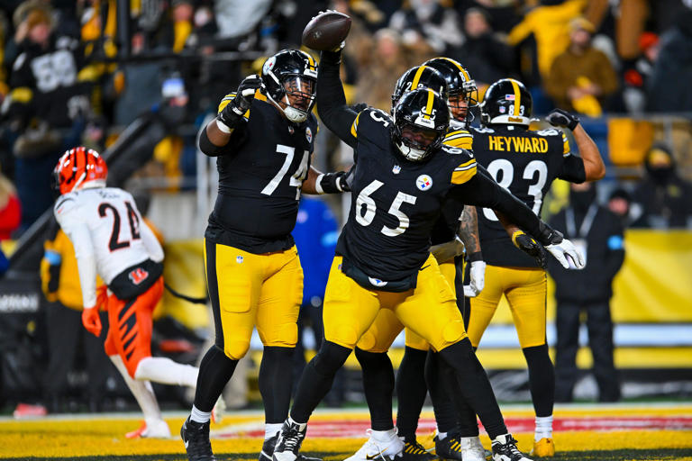 Tennessee Titans signing of Dan Moore viewed as one of the riskiest ...