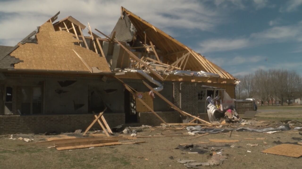 Families recovering after EF-4 tornado tears through town