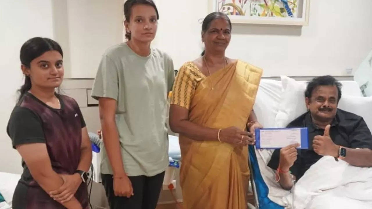 Shihan Hussaini receives Rs 5 lakh aid from Tamil Nadu government amid ...