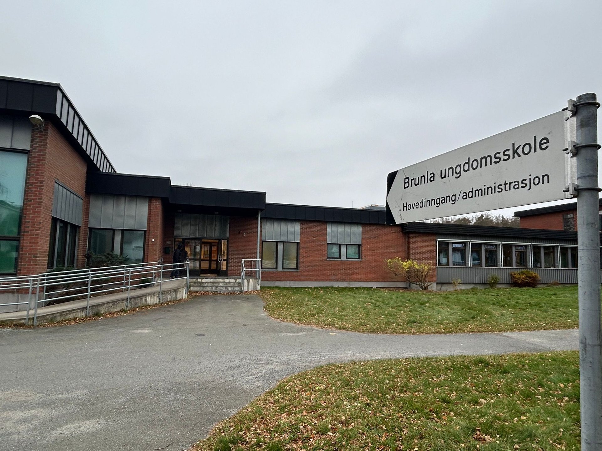 To elever tilstår trussel om skoleskyting ved ungdomsskole