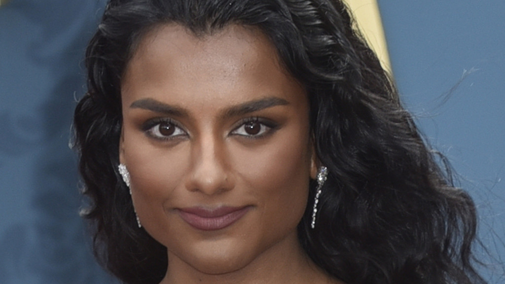 Simone Ashley got emotional seeing Mindy Kaling receive Hollywood Walk ...