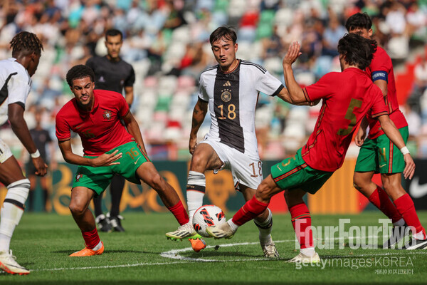 [442.live] ‘獨 U-21 대표팀’ 선발된 ‘혼혈’ MF...홍명보 감독 “어느 시점 되면 판단하겠지만 지금은 미뤄둘 것”