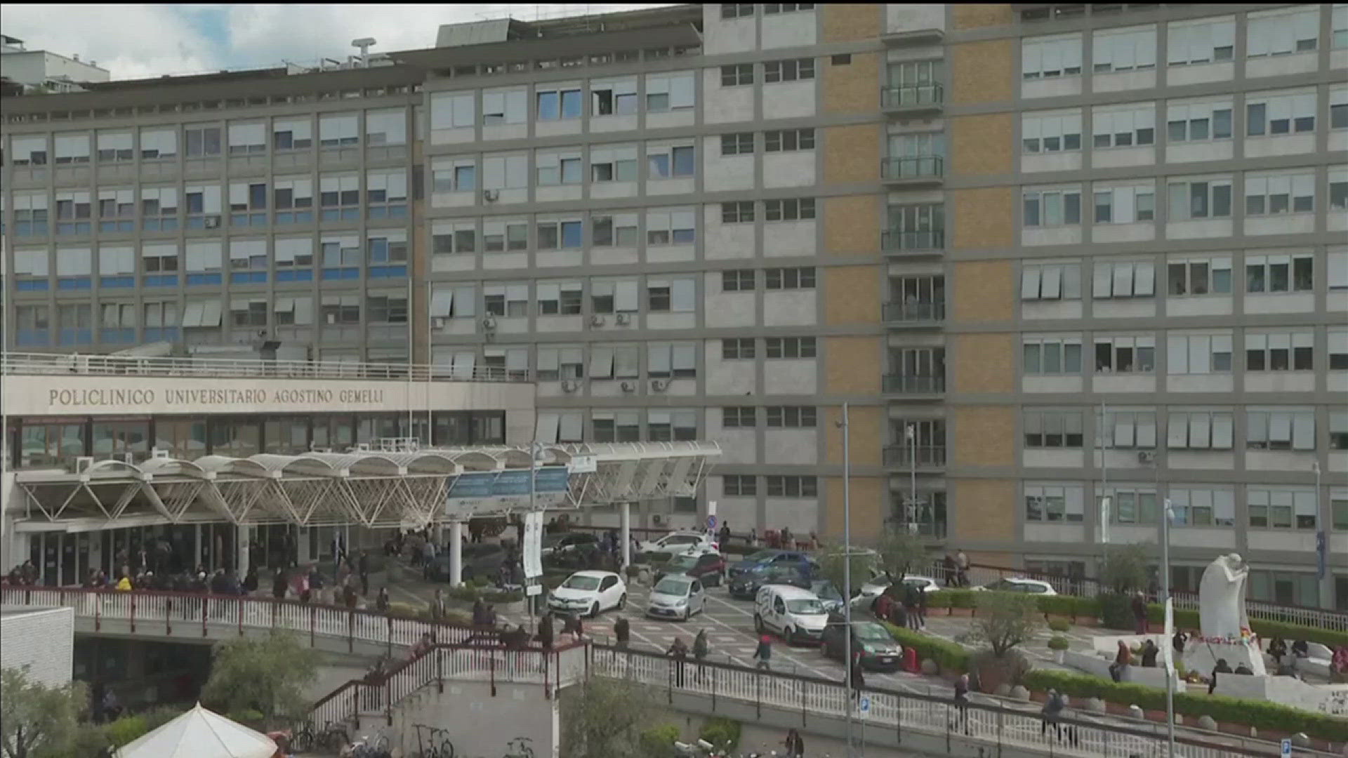 Pope Francis photographed for first time since being hospitalized