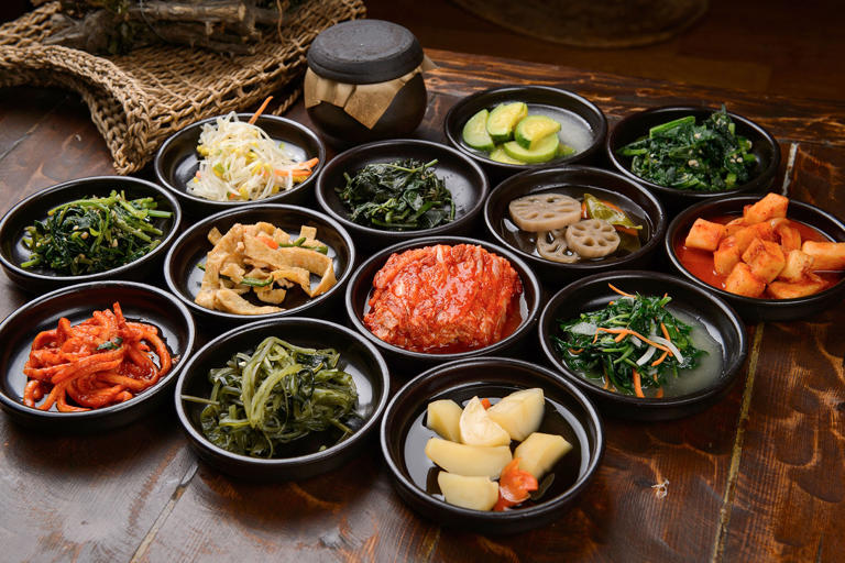 Banchan - món phụ mà chính trong ẩm thực Hàn Quốc