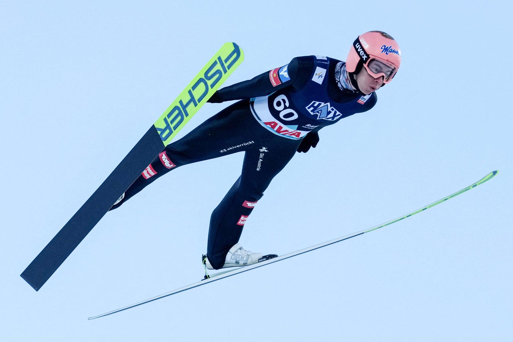 ÖSV-Skispringer fliegen am Podest vorbei